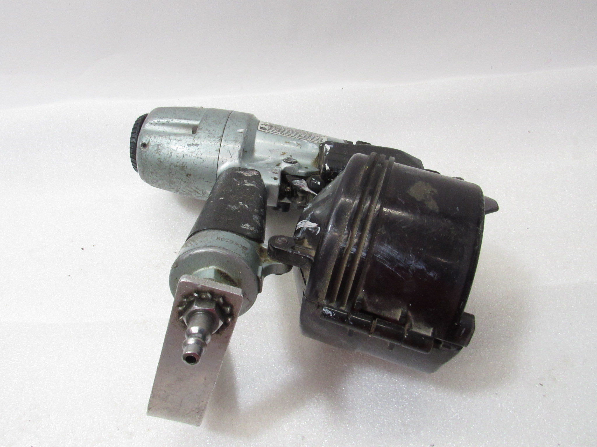 Hitachi NV65AH2 2-1/2" Coil Siding Nailer