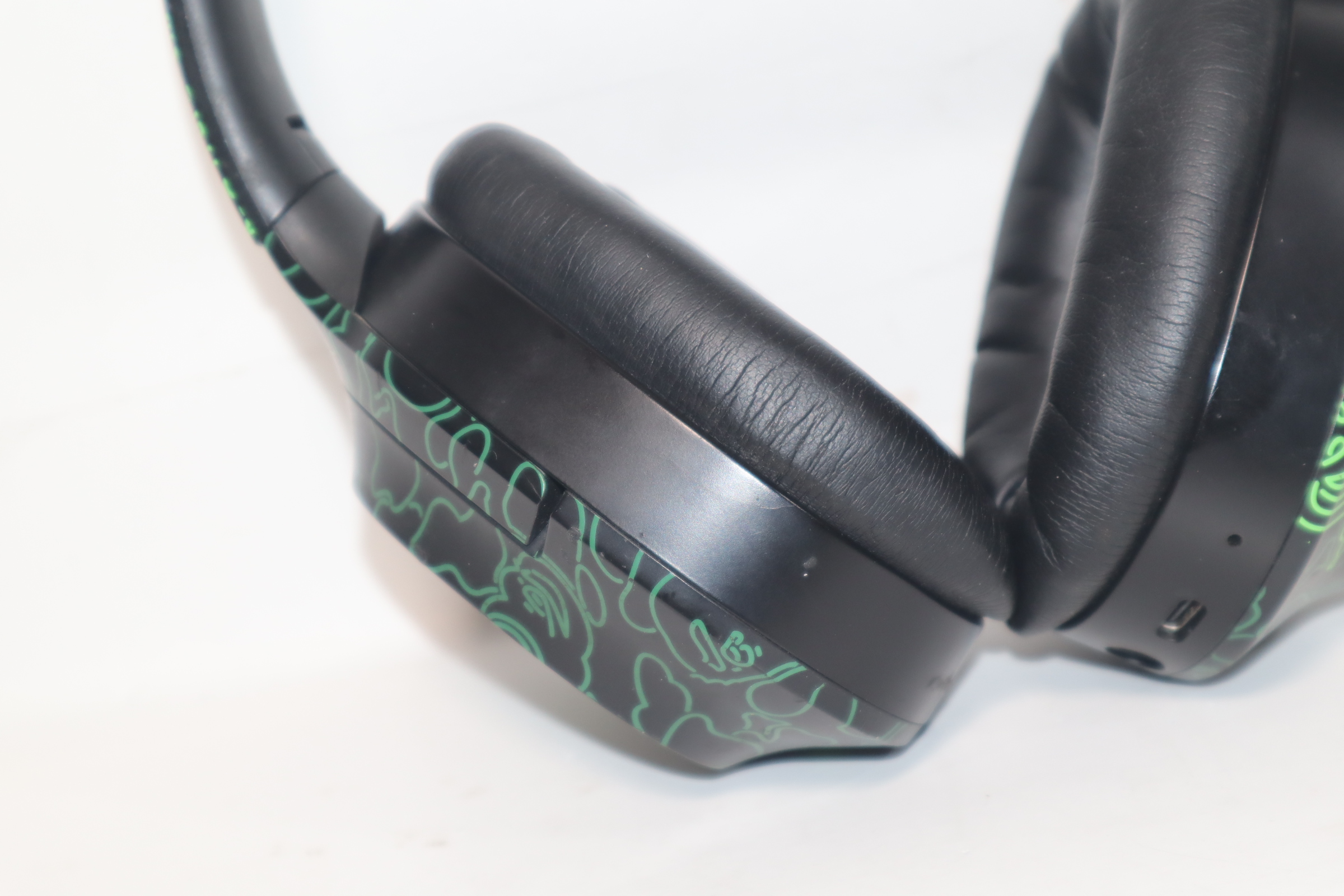 Razer x A Bathing Ape Opus RZ04-024901 THX Noise Cancelling Bluetooth ...
