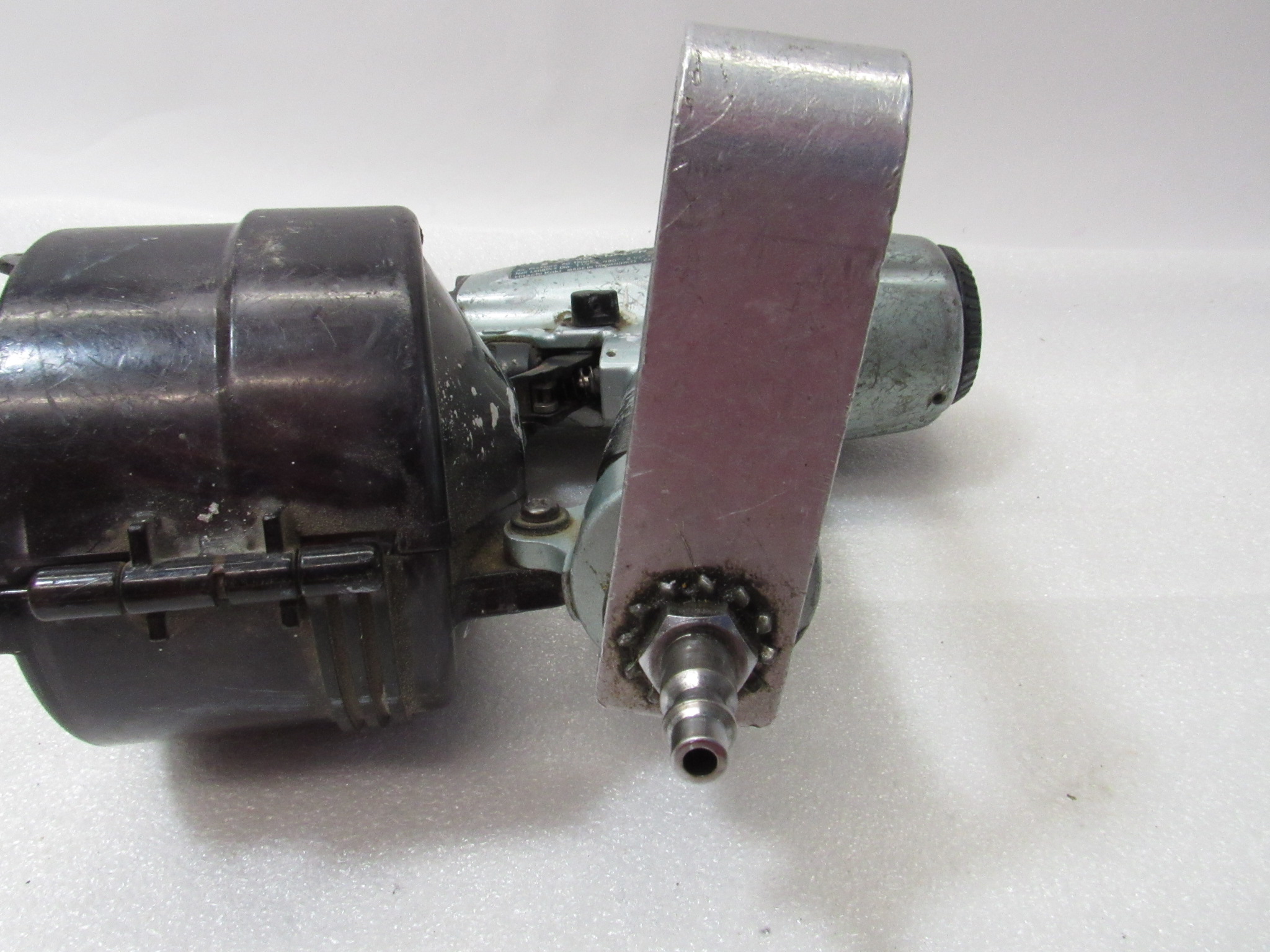 Hitachi NV65AH2 2-1/2" Coil Siding Nailer