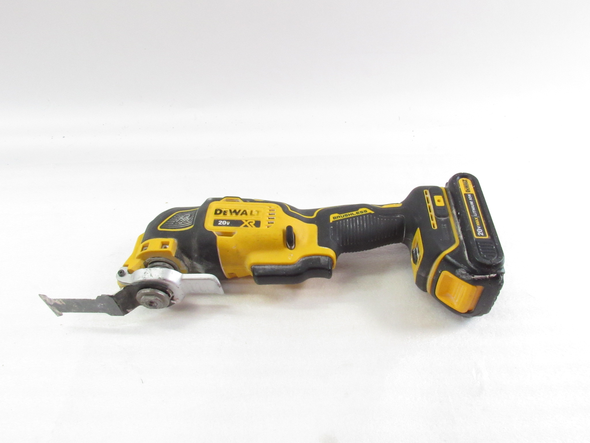 DEWALT DCS356 20-Volt MAX Brushless Lithium-Ion 3-Speed Oscillating ...