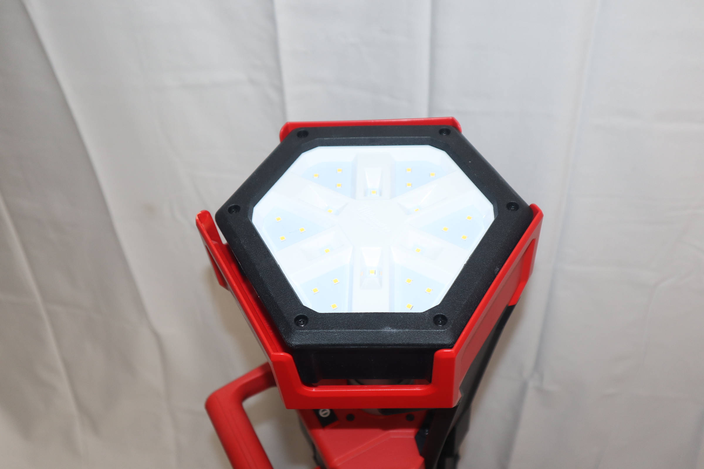 Milwaukee 2131-20 M18 ROCKET Dual Power Corded & Cordless Tower Light