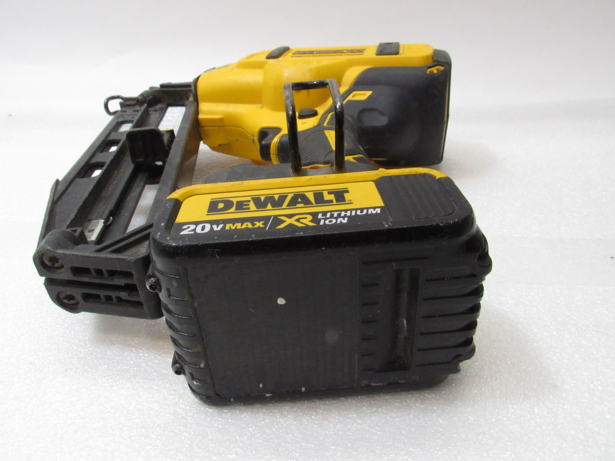 DeWalt DCN660 20-Volt Max 16-Gauge Cordless Angled Finish Nailer