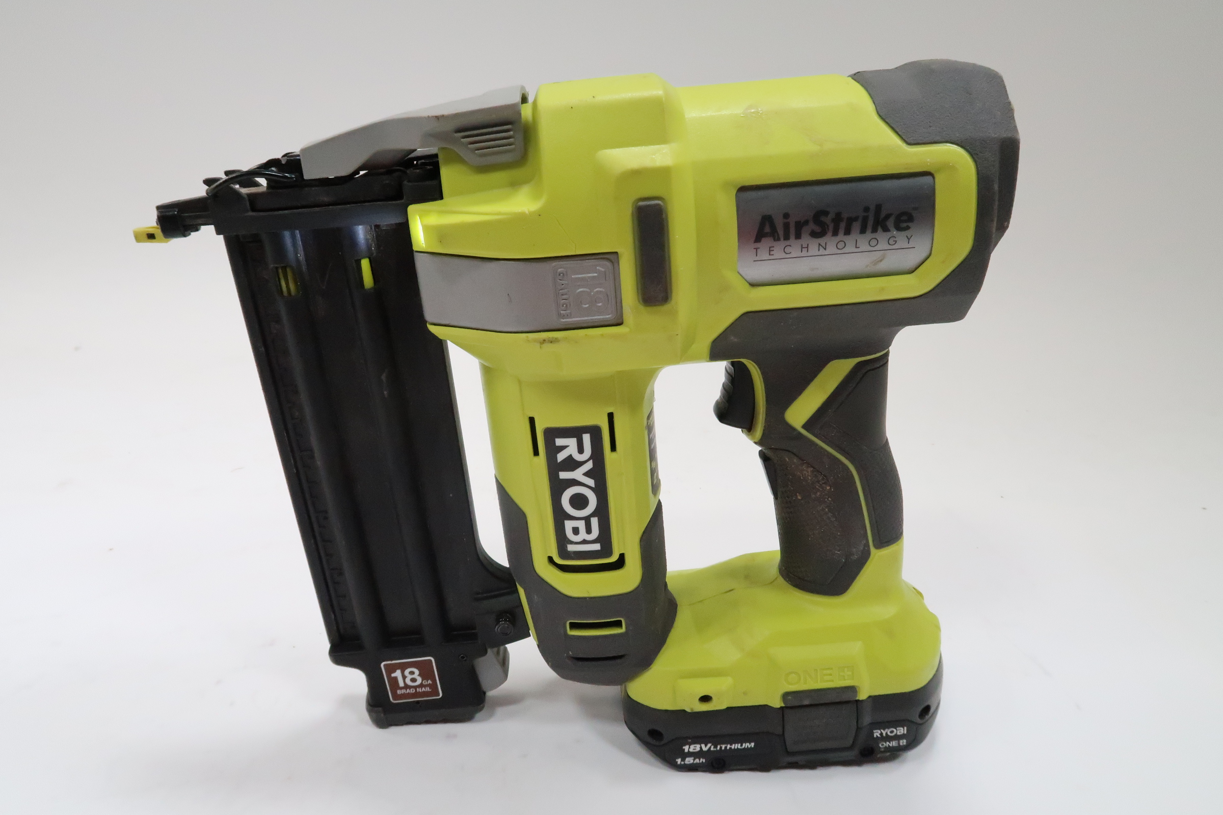 Ryobi P321 ONE+ 18V 18-Gauge Cordless AirStrike Brad Nailer 8558