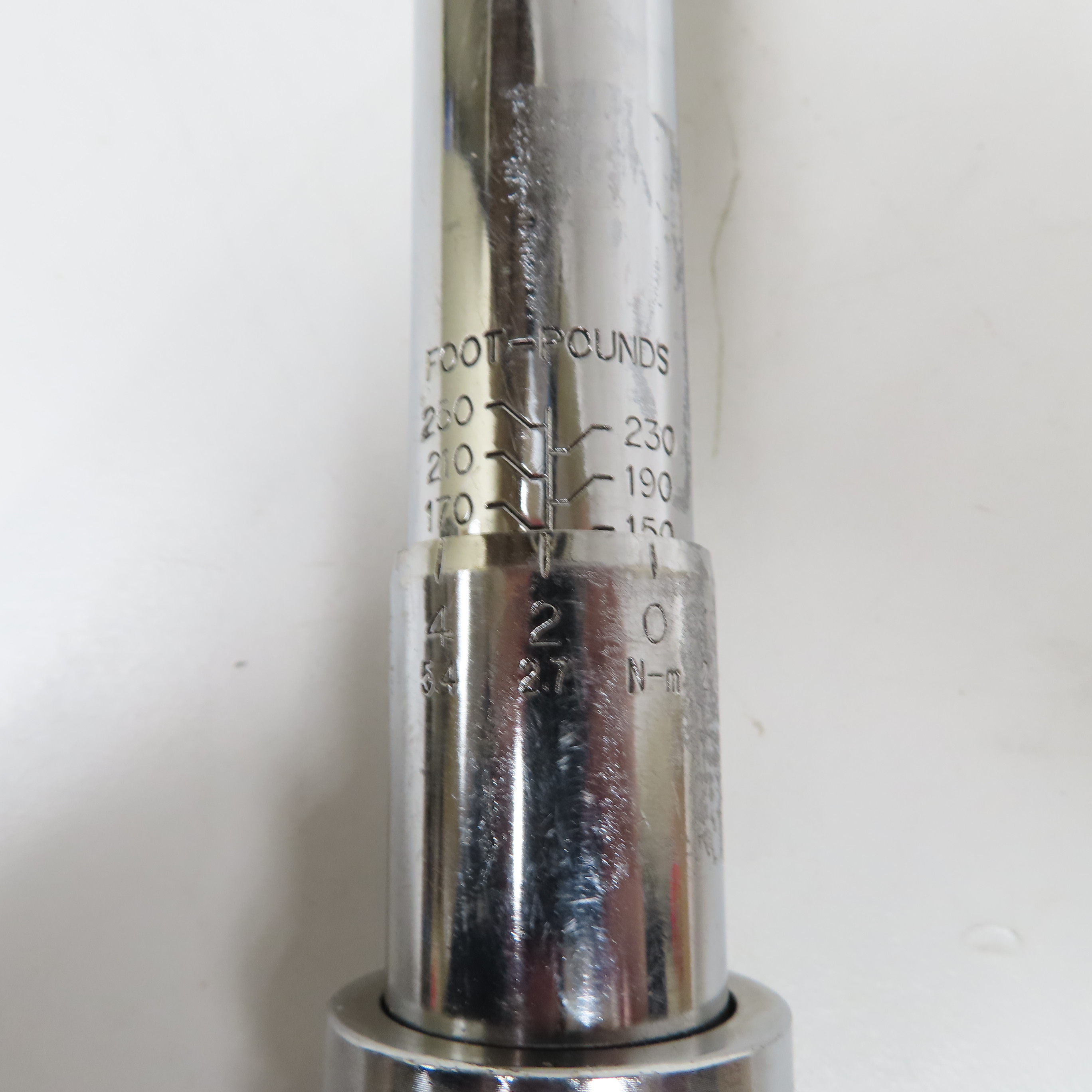 Husky 564464 1/2" Drive 50-250ft. Torque Ratcheting Wrench