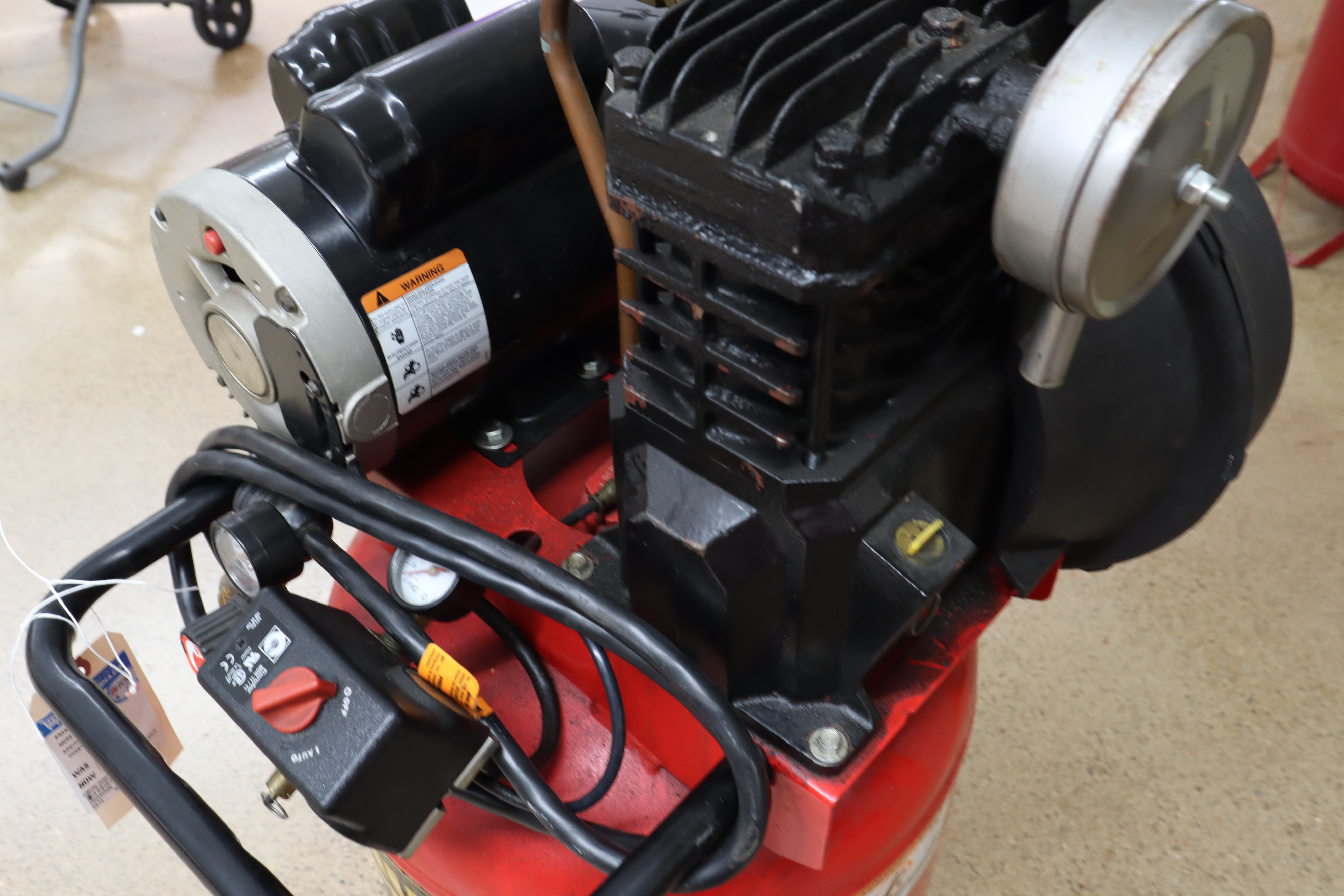 Husky Pro VT631505AJ 30 Gallon Cast Iron Air Compressor 135 PSI Local ...